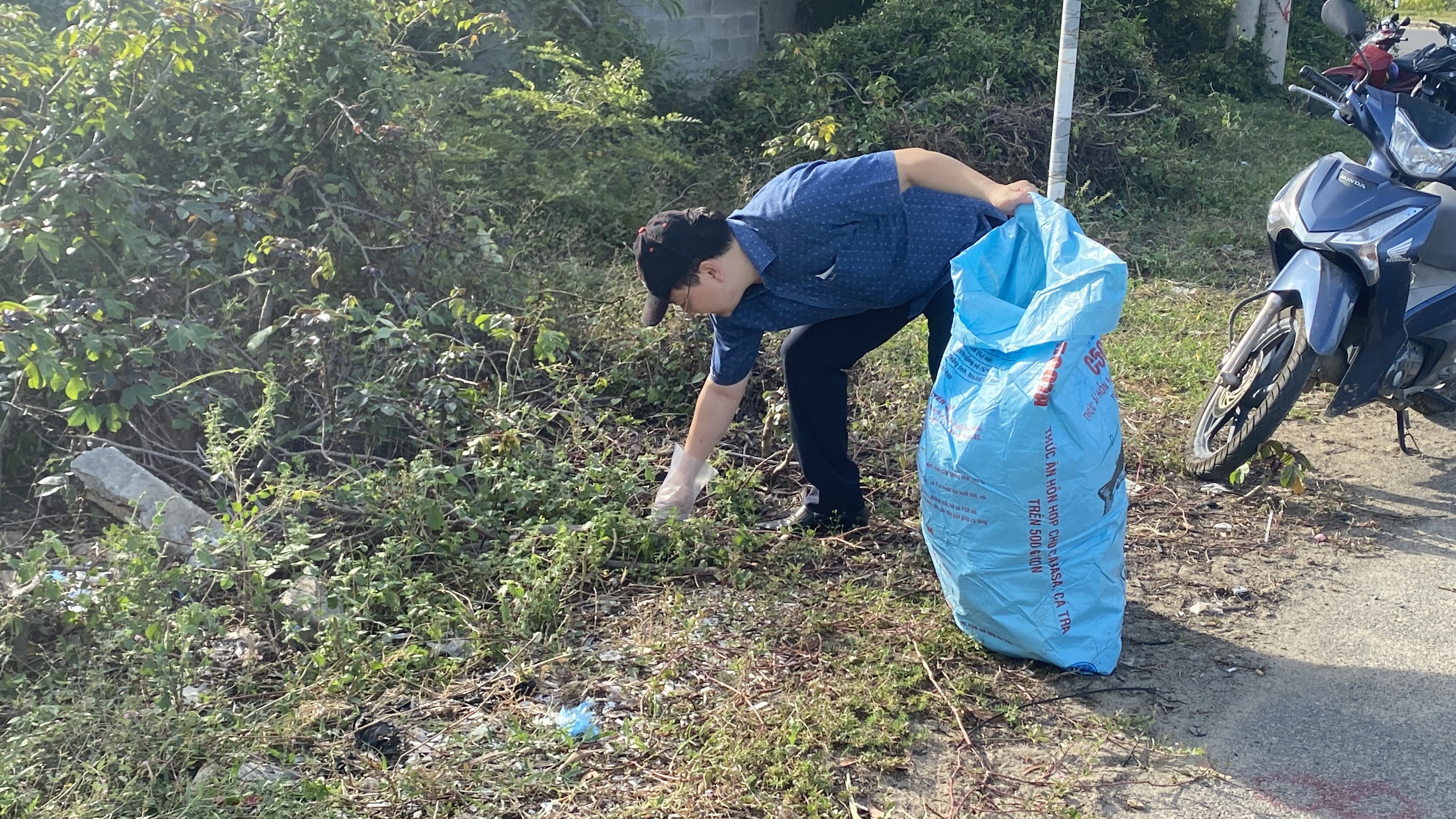 Ông Phan Thế Hanh – Giám đốc Sở Tài chính dự Lễ ra quân tổng vệ sinh ...