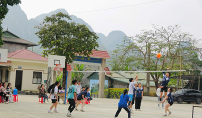 Chung kết Giải Bóng chuyền hơi học sinh Hướng tới kỷ niệm 76 năm ngày ...