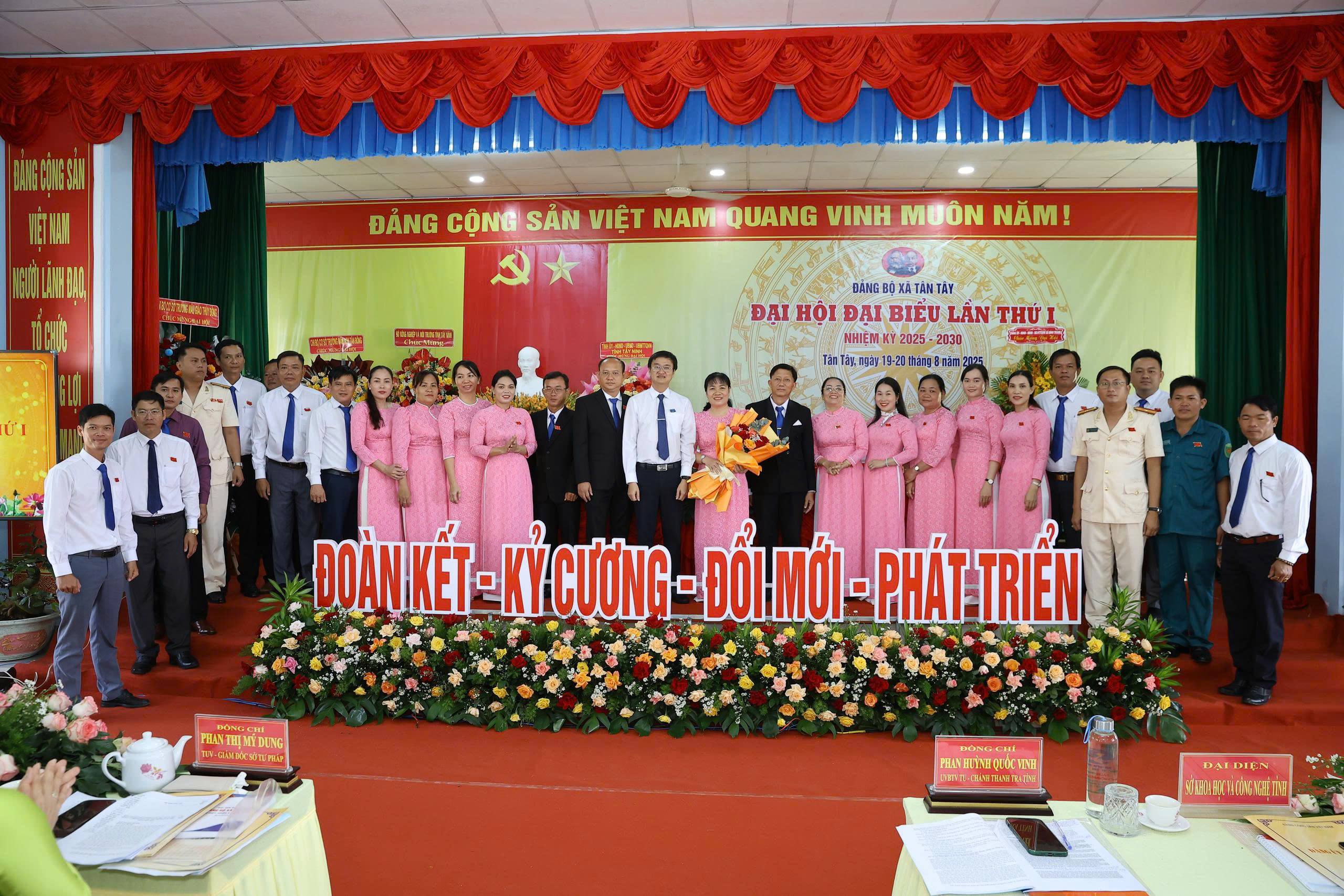 Đồng chí Hồ Thị Ngọc Lan giữ chức vụ Bí thư Đảng ủy xã Tân Tây