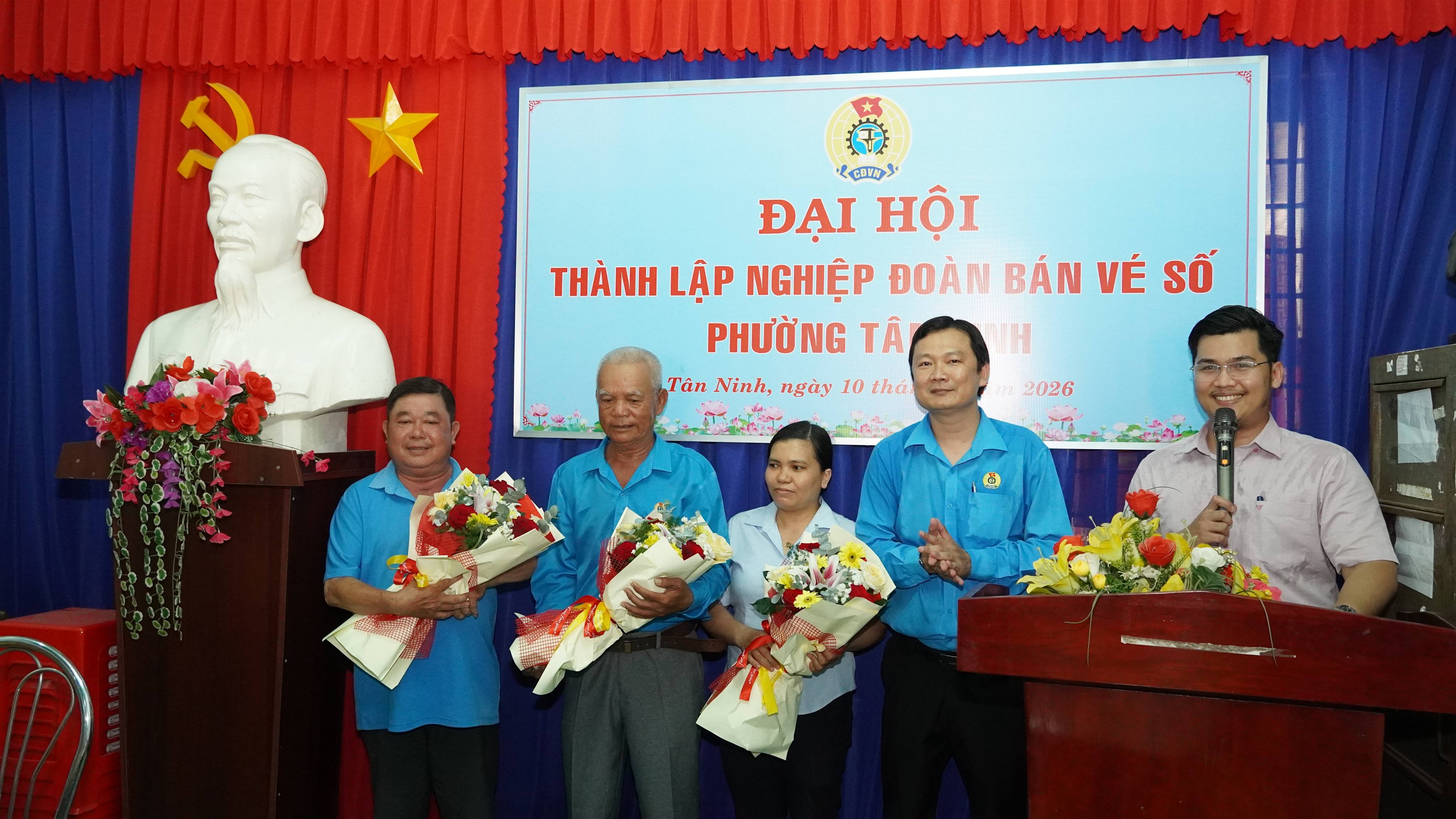 Thành lập Nghiệp đoàn bán vé số phường Tân Ninh: Điểm tựa mới cho người ...