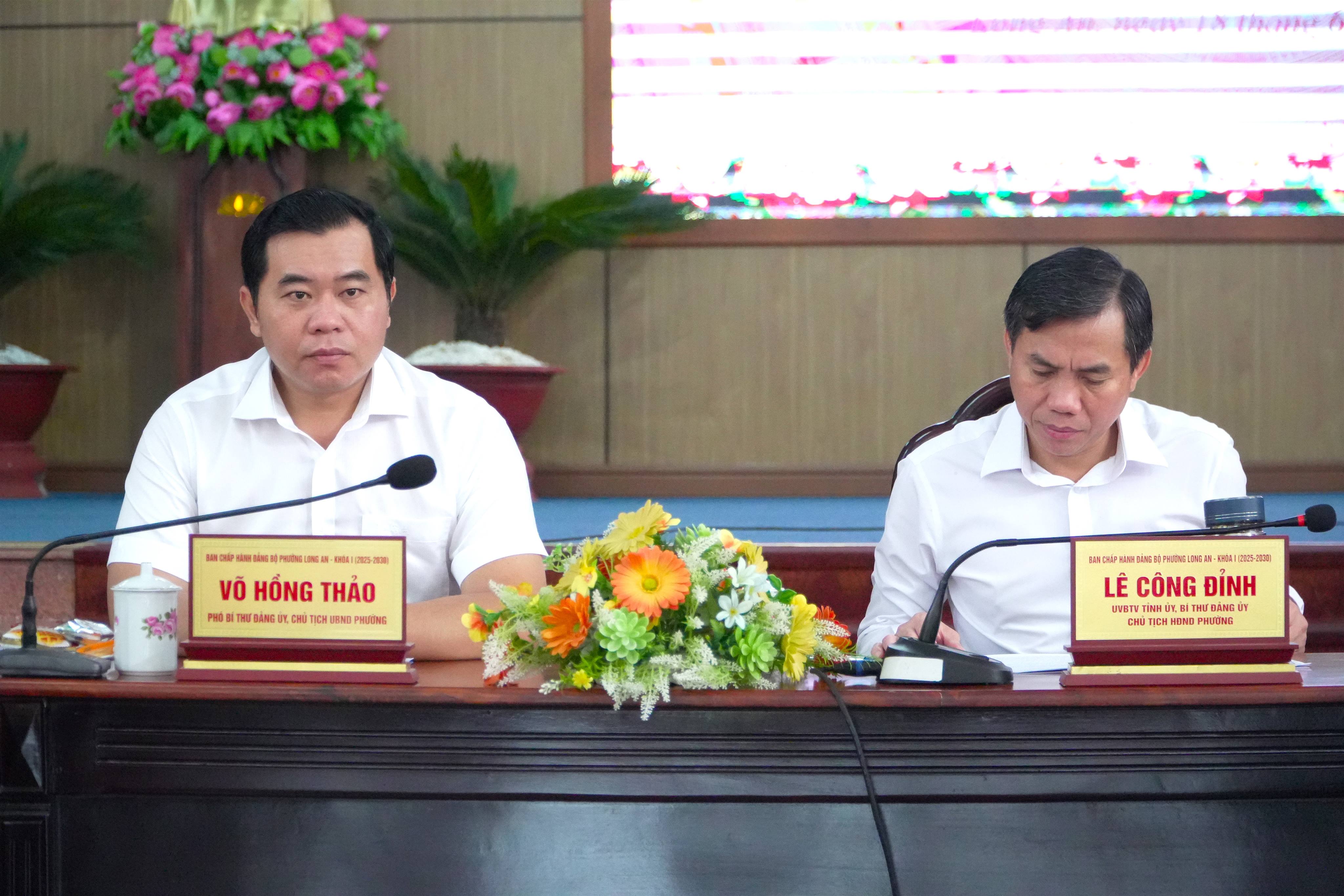 Bí thư Đảng ủy và Chủ tịch UBND phường đối thoại trực tiếp với các Bí ...