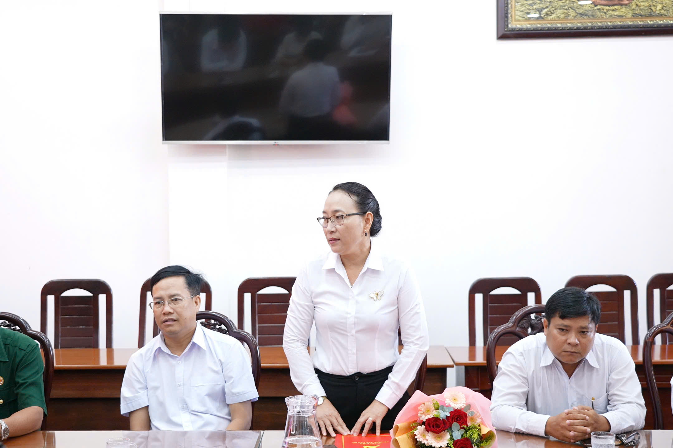 Phường Long An công bố các quyết định về công tác cán bộ