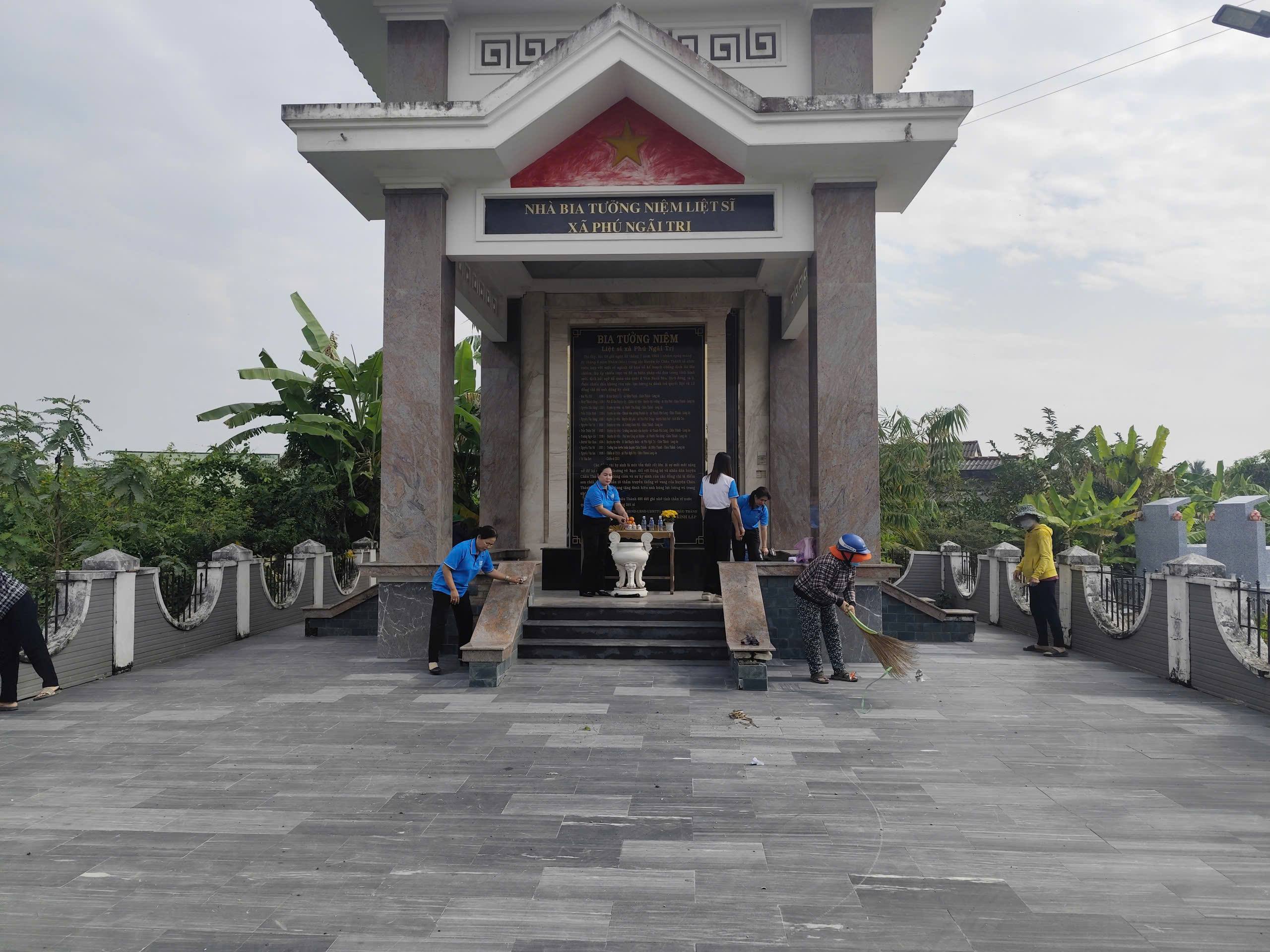 HỘI LHPN XÃ TẦM VU TỔ CHỨC HOẠT ĐỘNG CHĂM SÓC KHU DI TÍCH LỊCH SỬ CHÀO ...