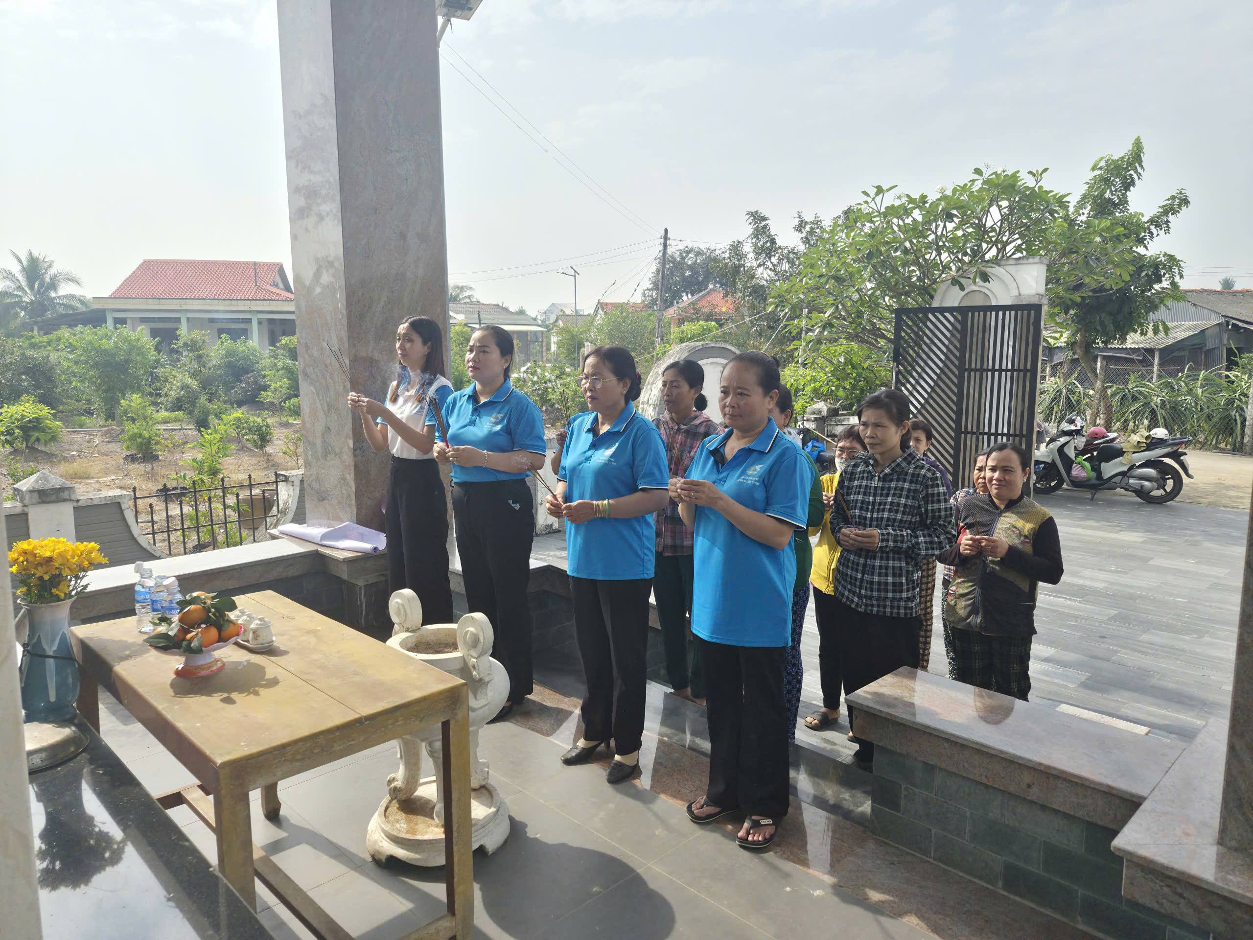 HỘI LHPN XÃ TẦM VU TỔ CHỨC HOẠT ĐỘNG CHĂM SÓC KHU DI TÍCH LỊCH SỬ CHÀO ...