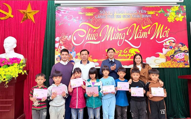 Sở Y tế Lào Cai thăm, tặng quà trẻ em Làng trẻ SOS nhân dịp Tết Nguyên ...