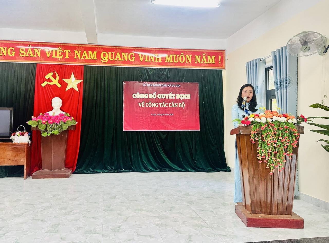 UBND xã Vu Gia tổ chức Lễ công bố Quyết định về công tác cán bộ.