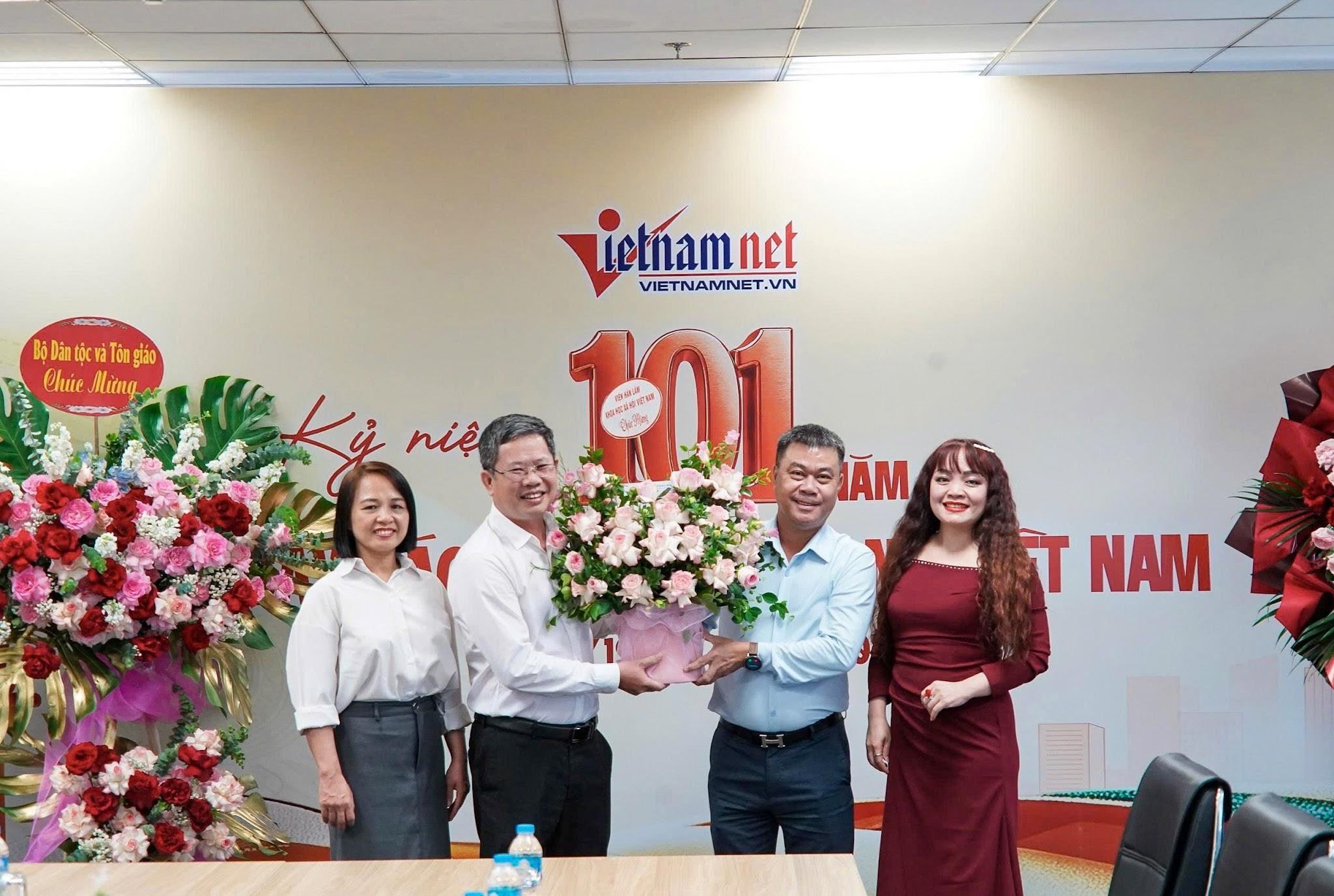 Viện Hàn lâm Khoa học xã hội Việt Nam thăm, chúc mừng các cơ quan chỉ ...